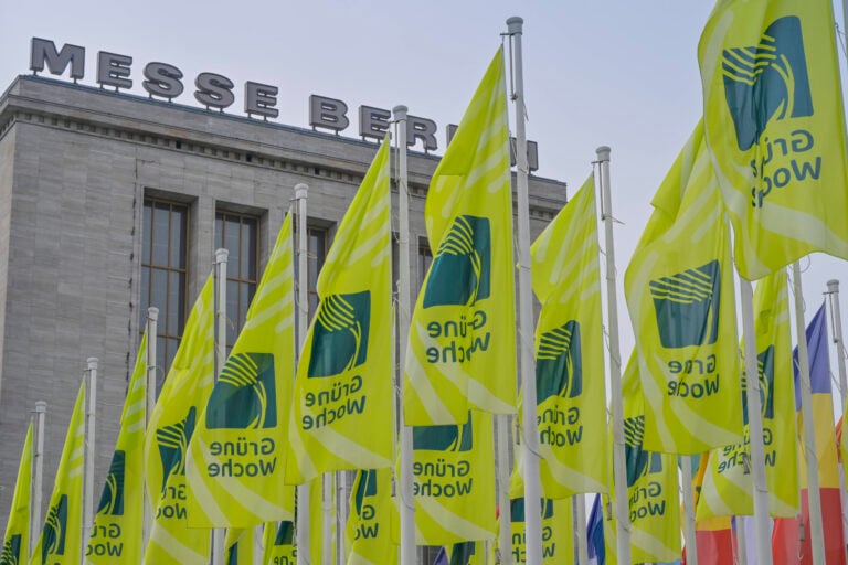 Die Linie 100: Sightseeing-Tour im gelben BVG-Bus