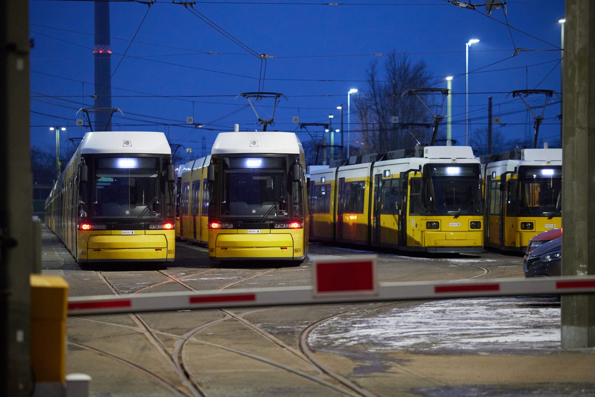 Die Linie 100: Sightseeing-Tour im gelben BVG-Bus